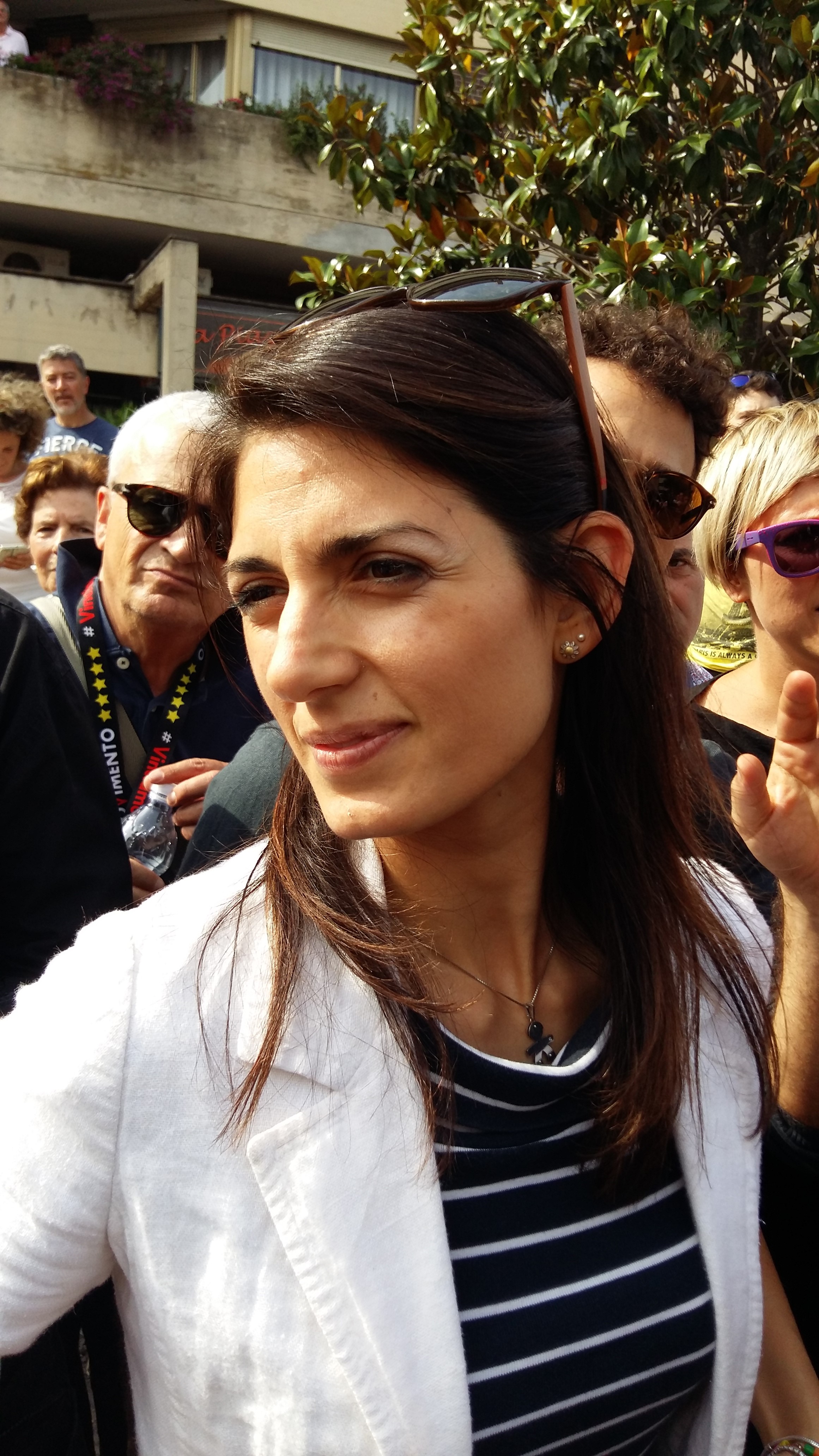 Virginia Raggi: riprendiamoci la vita e rimettiamo in piedi Roma ...