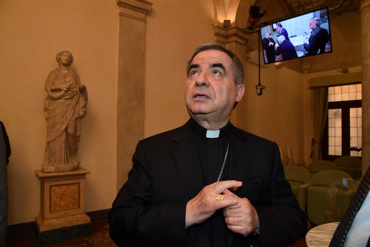 Tutte le foto di Angelo Becciu, il cardinale che non è più cardinale ...
