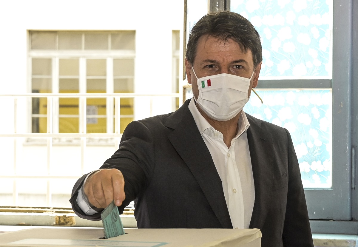 Dal premier Conte a Gentiloni, tutti i politici al voto. Le foto ...