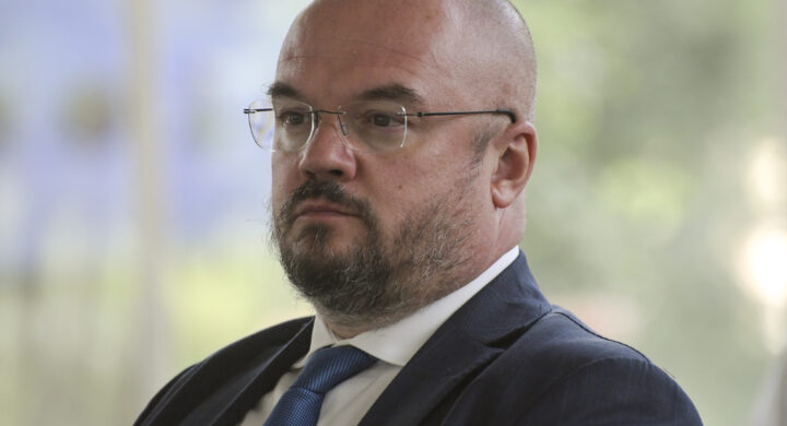 Enrico Borghi entra in Italia Viva. Perché lascia il Pd (ma non il ...